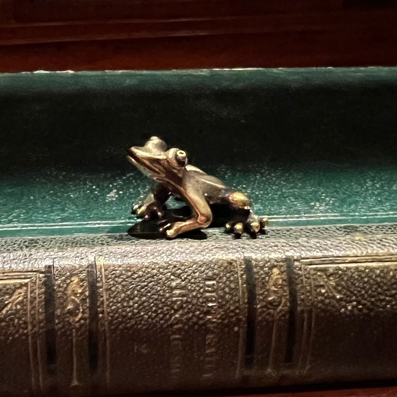 Accents | Solid Brass Frog Vintagestyle Sculpture Desk Decor | Poshmark